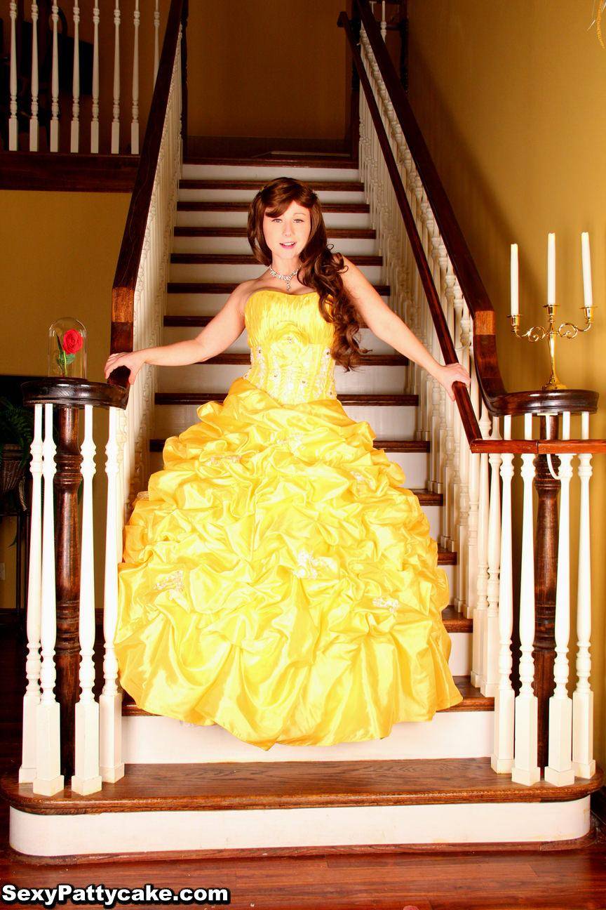 Belle Strips For Her Beast | Scrolller