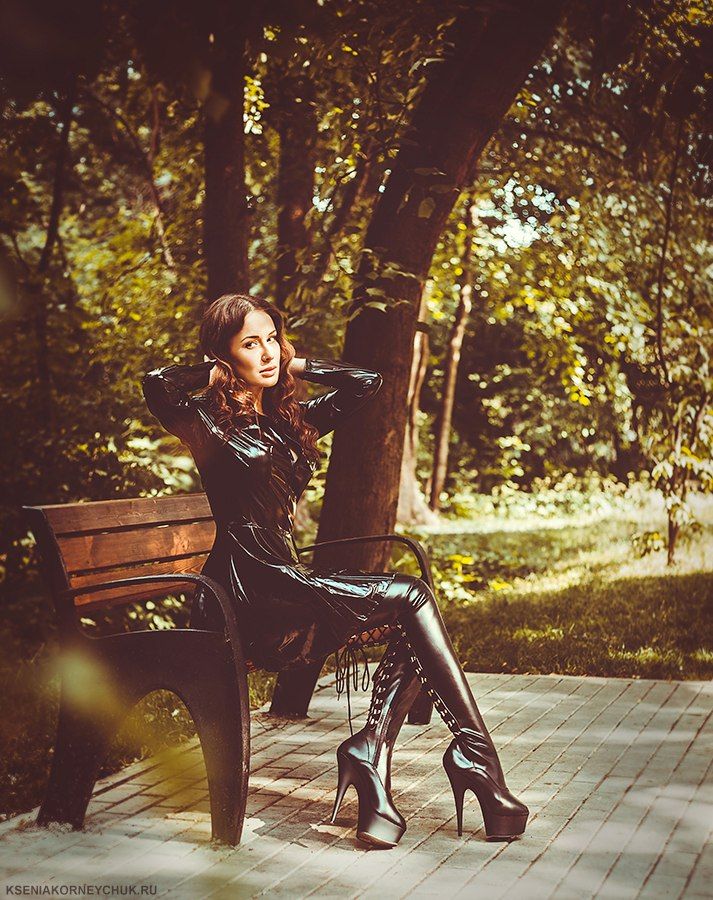 Bench Beauty | Scrolller