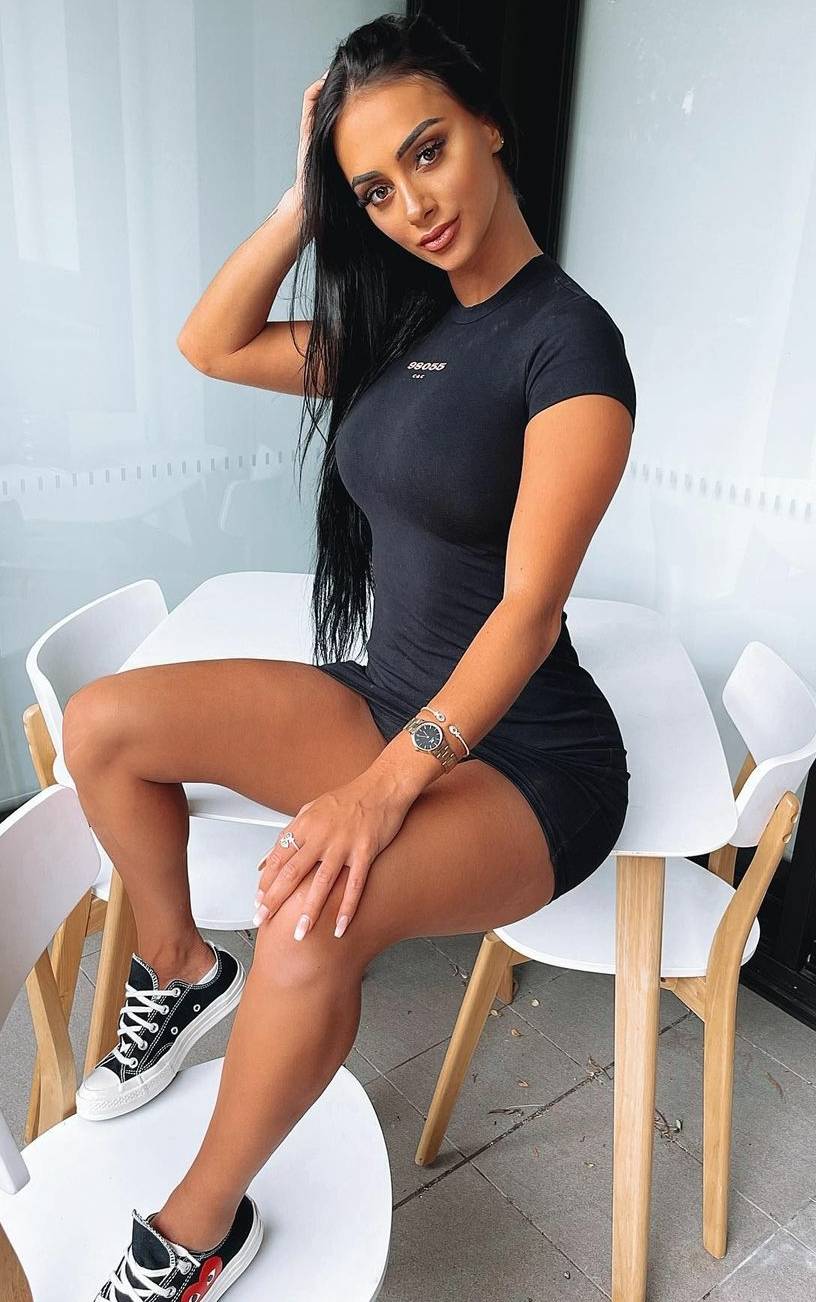 Bend over the table | Scrolller