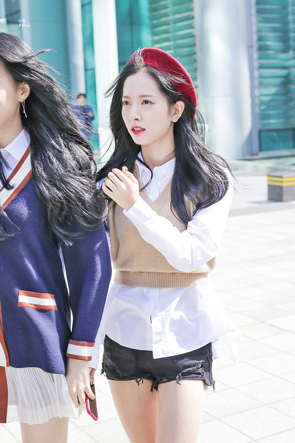 Beret Bona | Scrolller