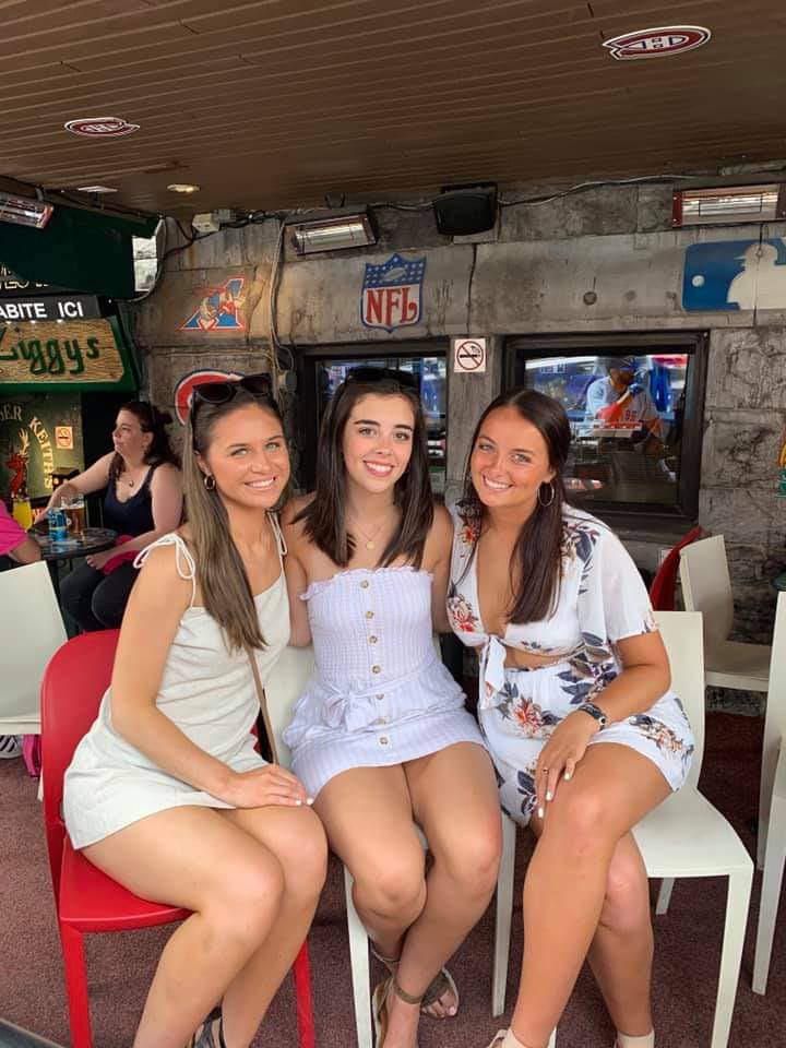 Best friends | Scrolller