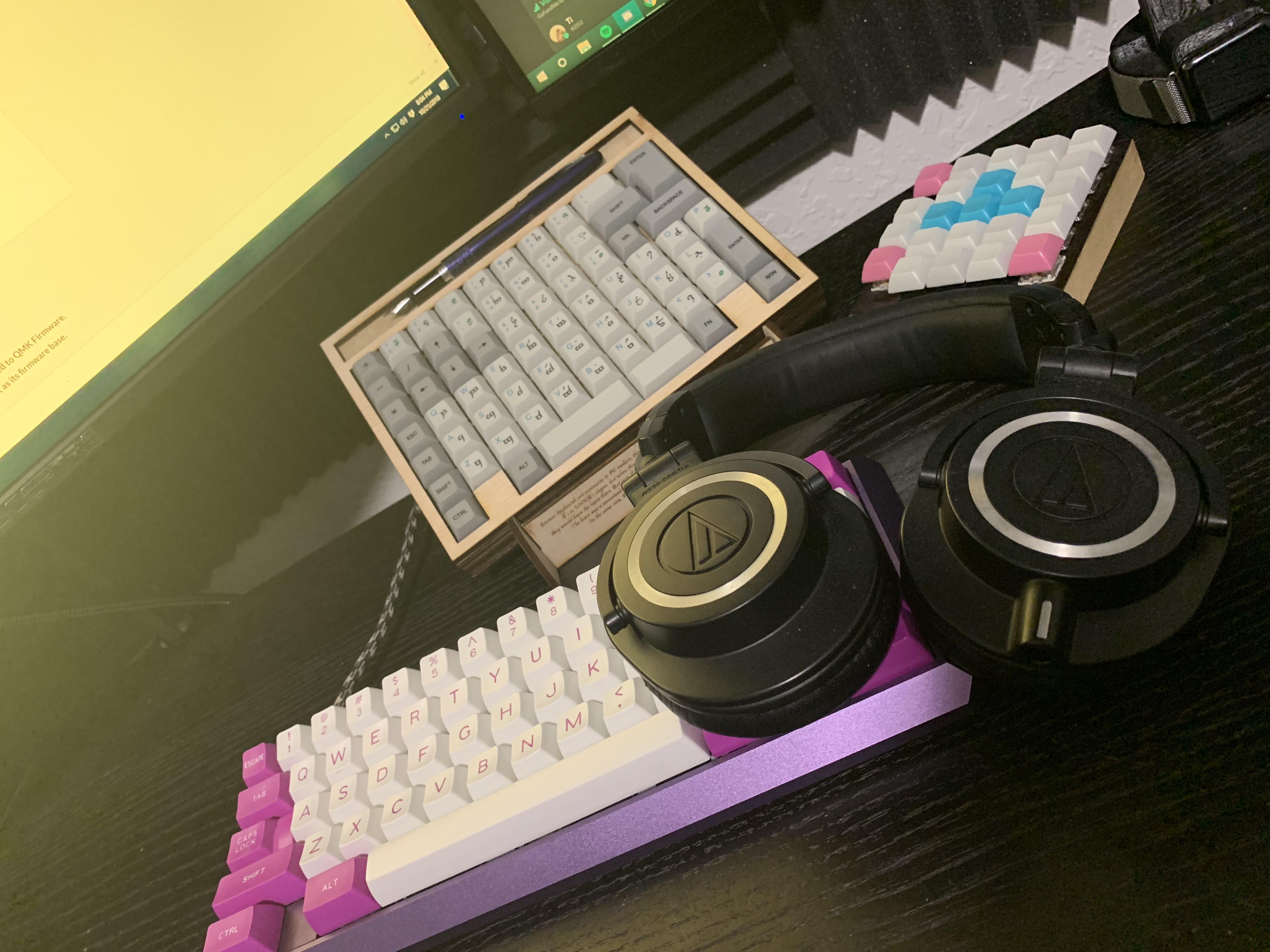 Best pen holder | Scrolller