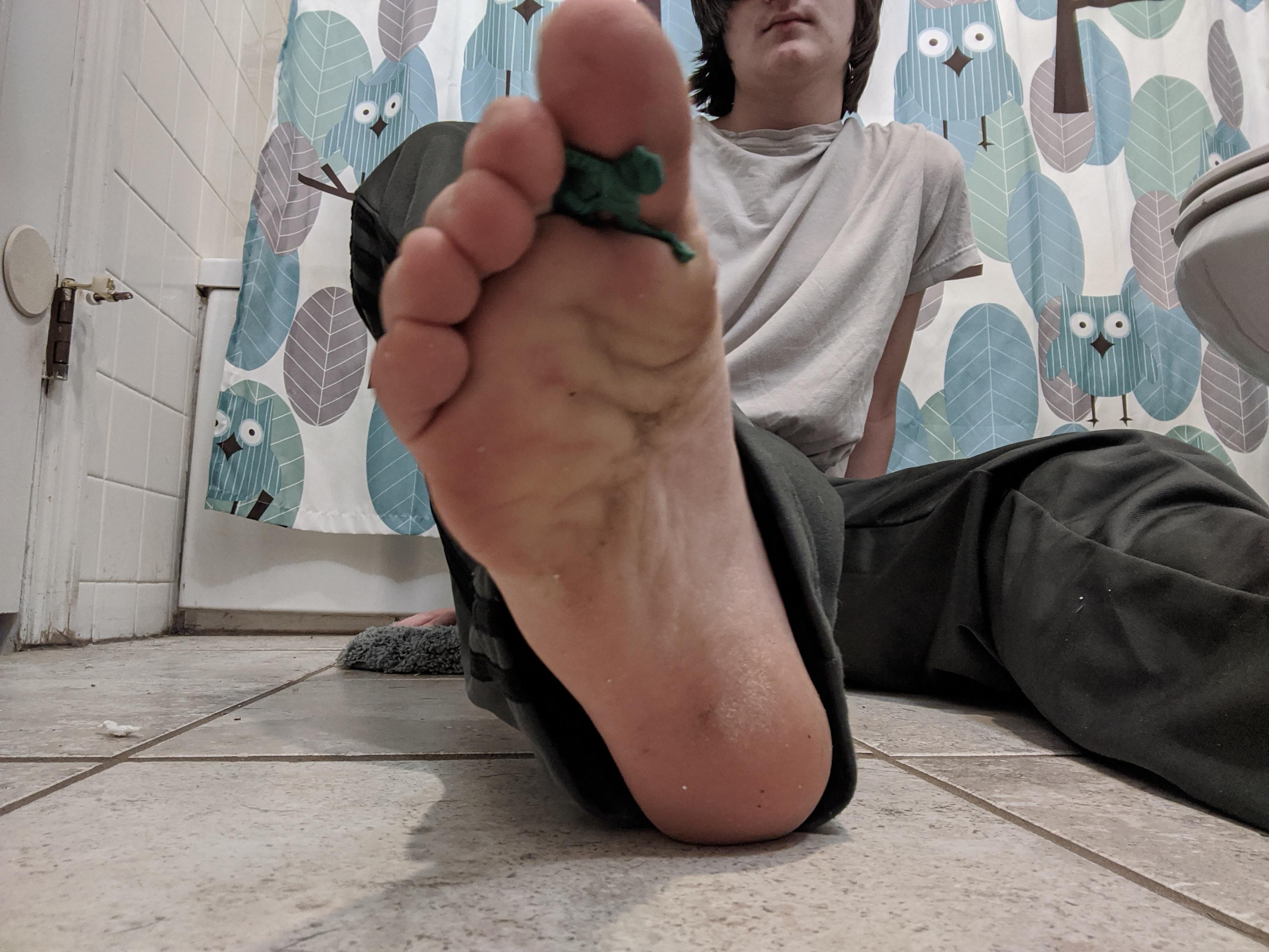 Between my toes | Scrolller