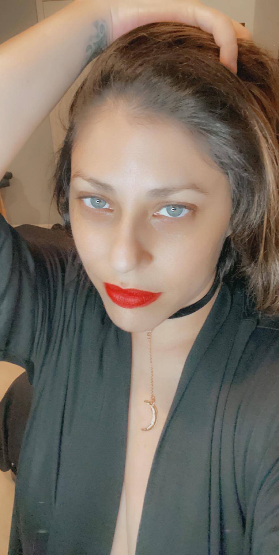 Bi latina milf 🥰♥️ | Scrolller