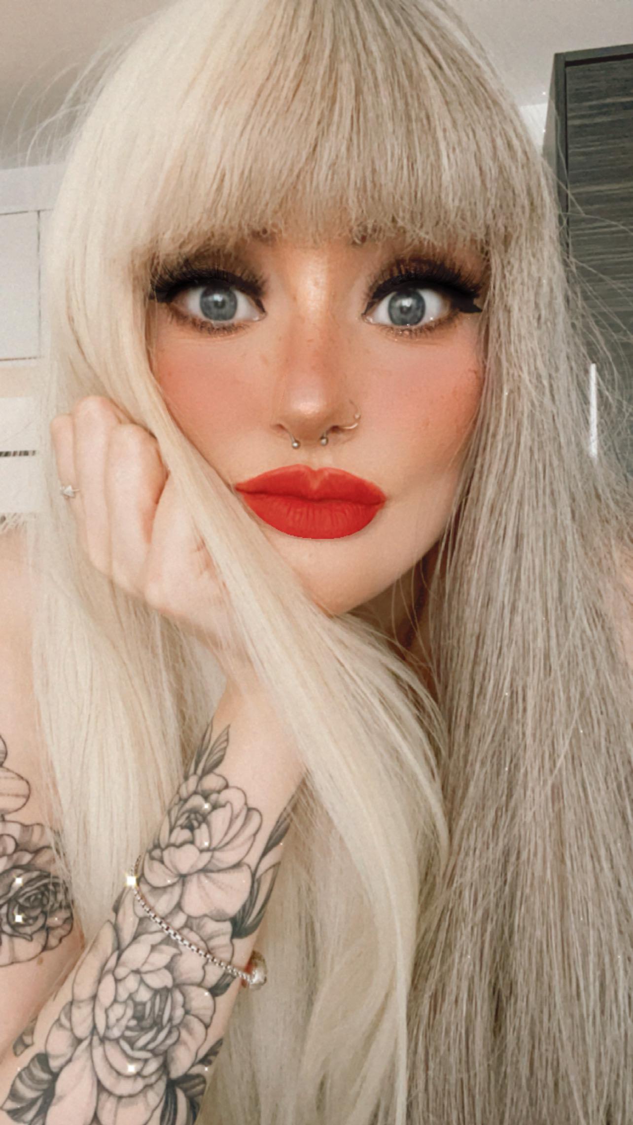 Big Blues and Red Lips | Scrolller