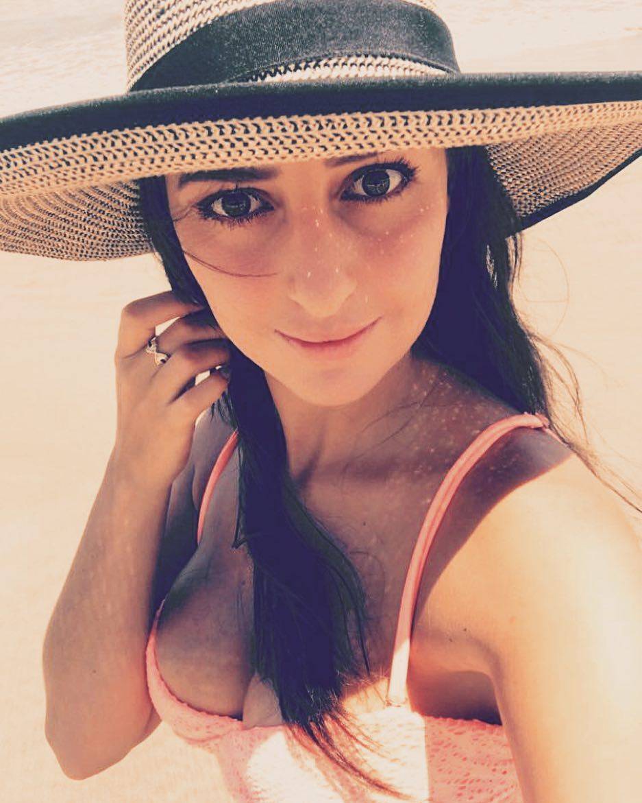 Big brown eyes | Scrolller