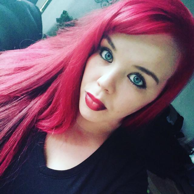 Big ol' pouty chunky chick (19 pics) | Scrolller