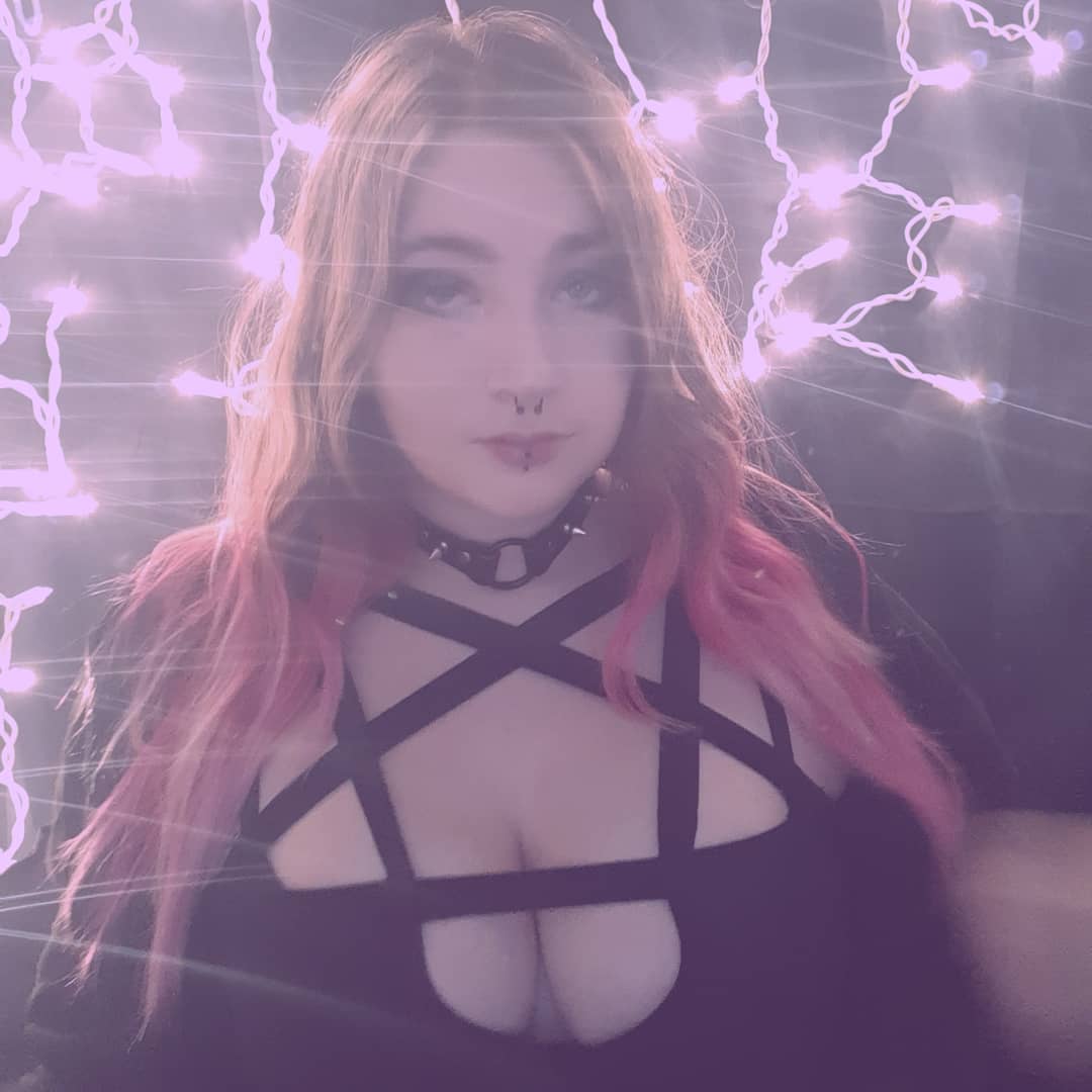 🖤 big tiddy goth gf 🖤 | Scrolller