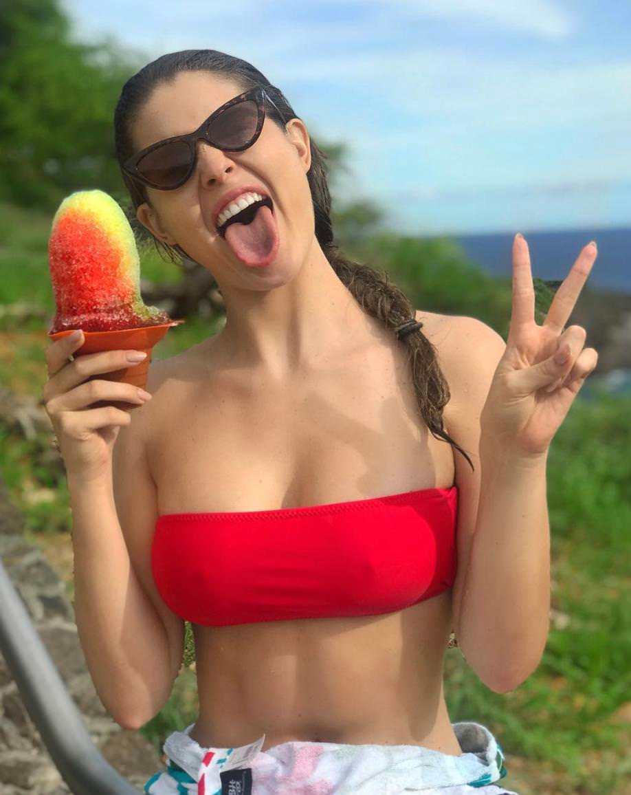 Big tongue sticking out | Scrolller