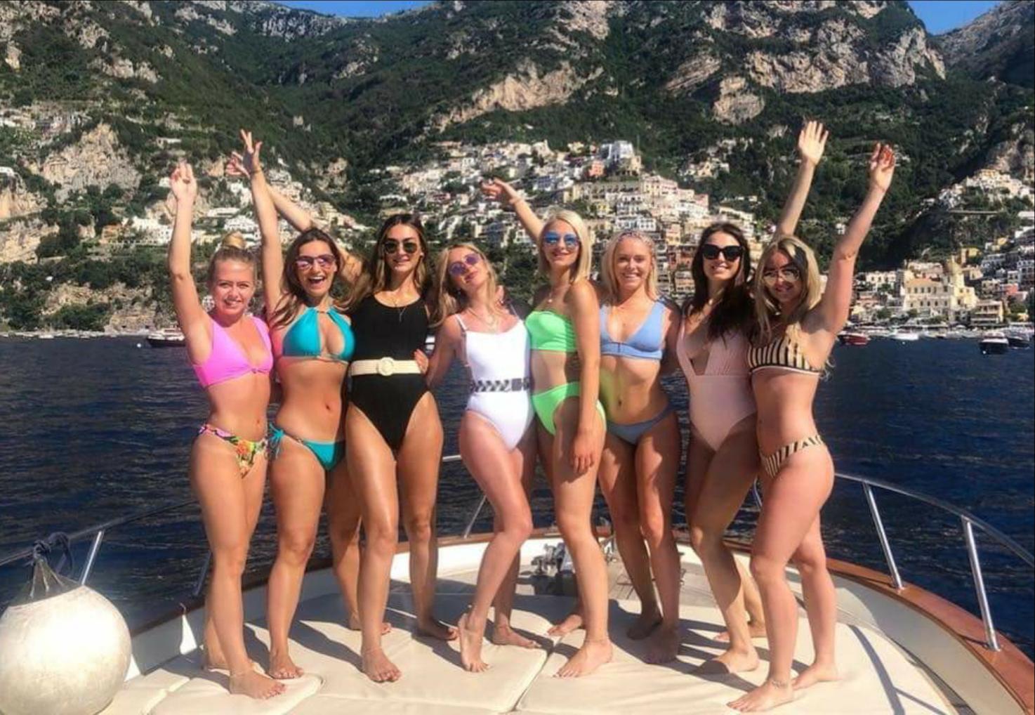 Bikini boat girls ⛵️ | Scrolller