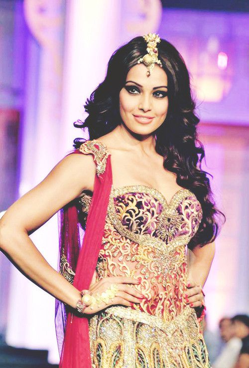 Bipasha Basu | Scrolller