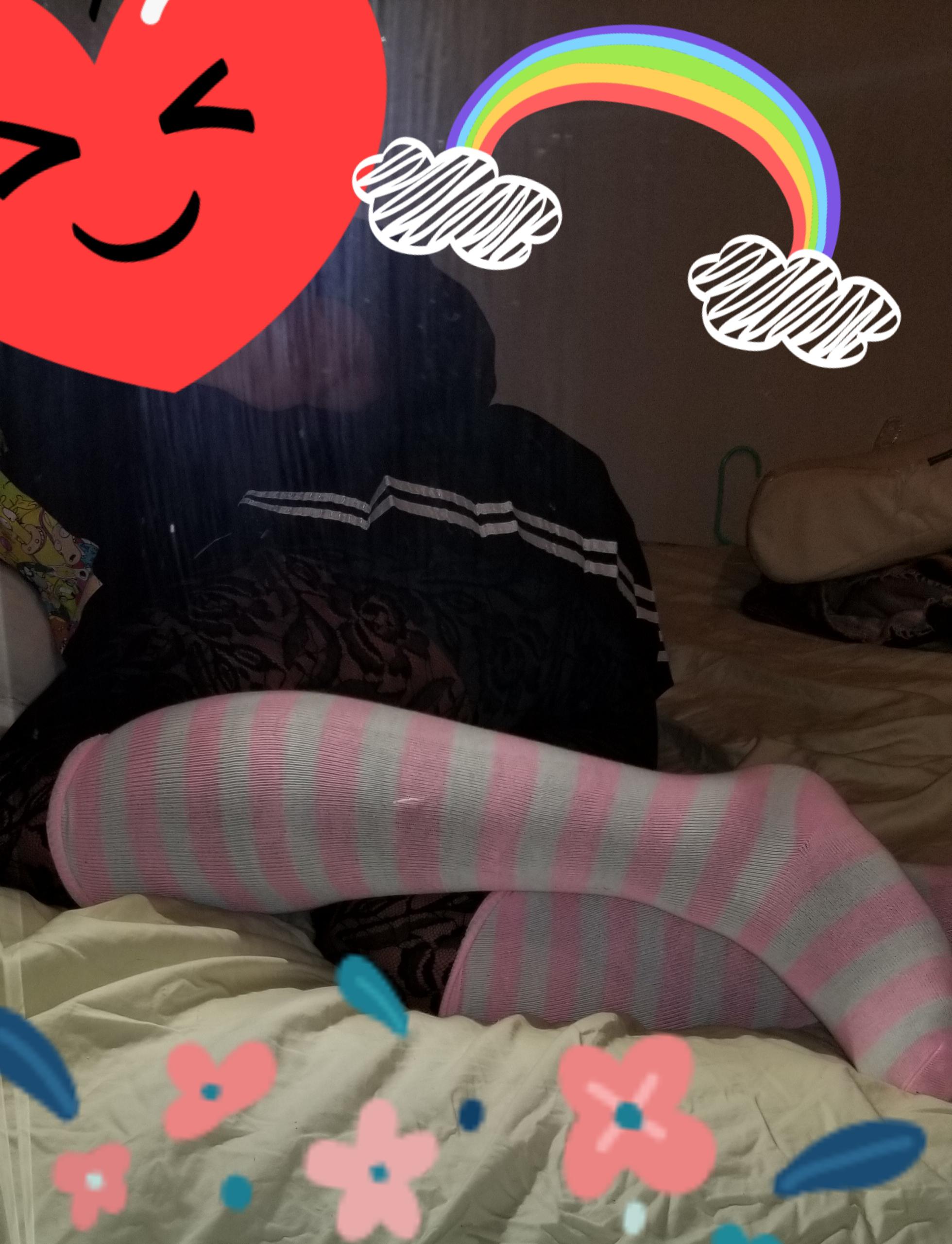 Bit lewd innit :3 | Scrolller