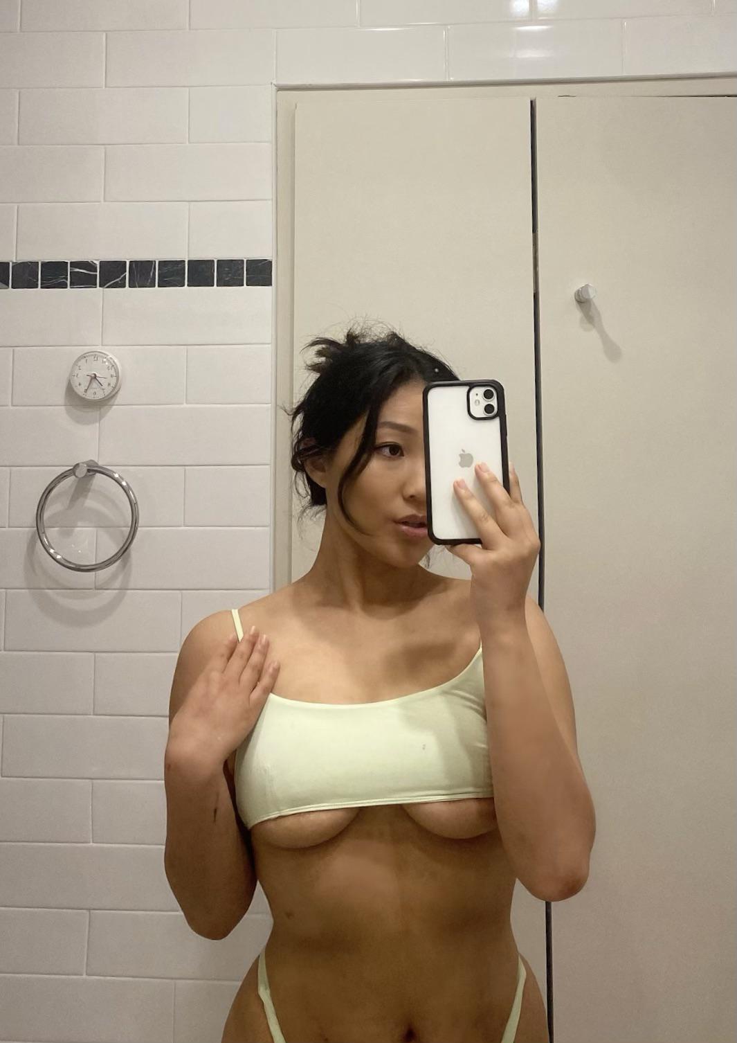 bit of underboob for your day, come and see my uncensored pics on onlyfans linked below 🔥 ️ ...