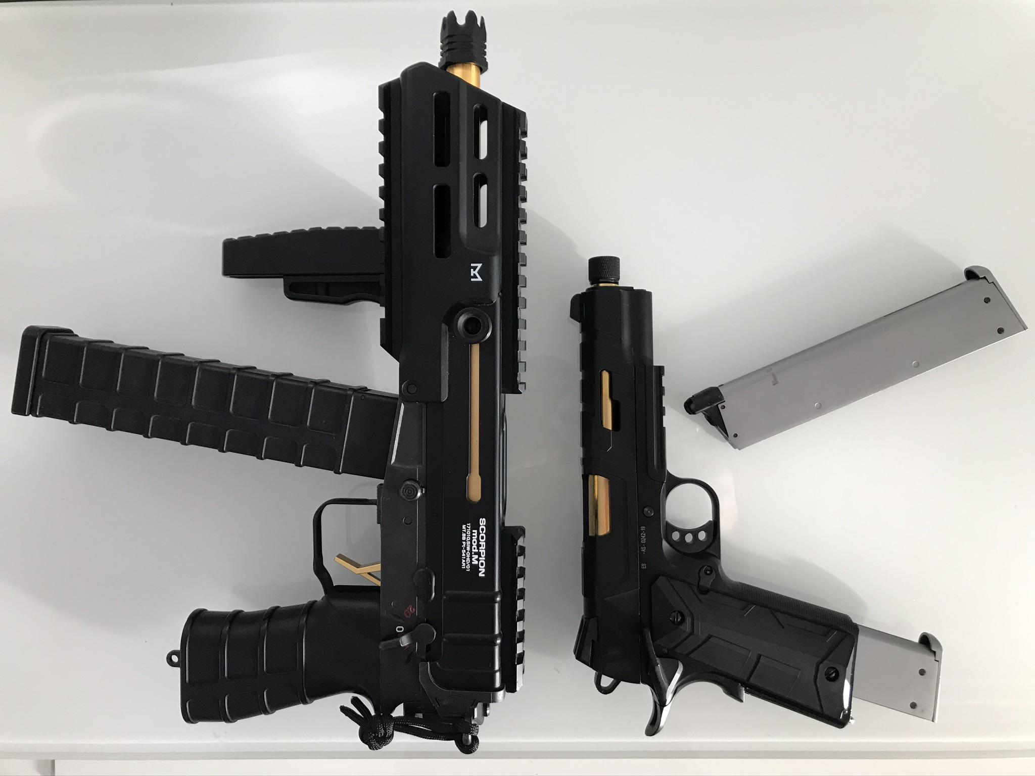 Black & gold. | Scrolller