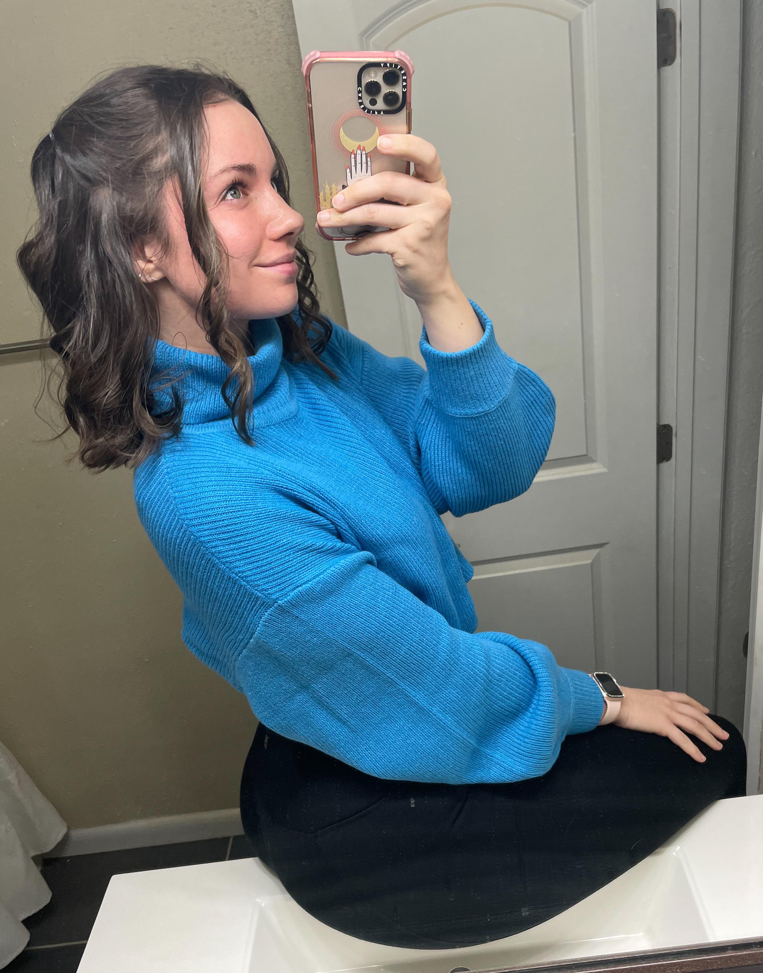 Blue makes me feel less pale 🤣 | Scrolller