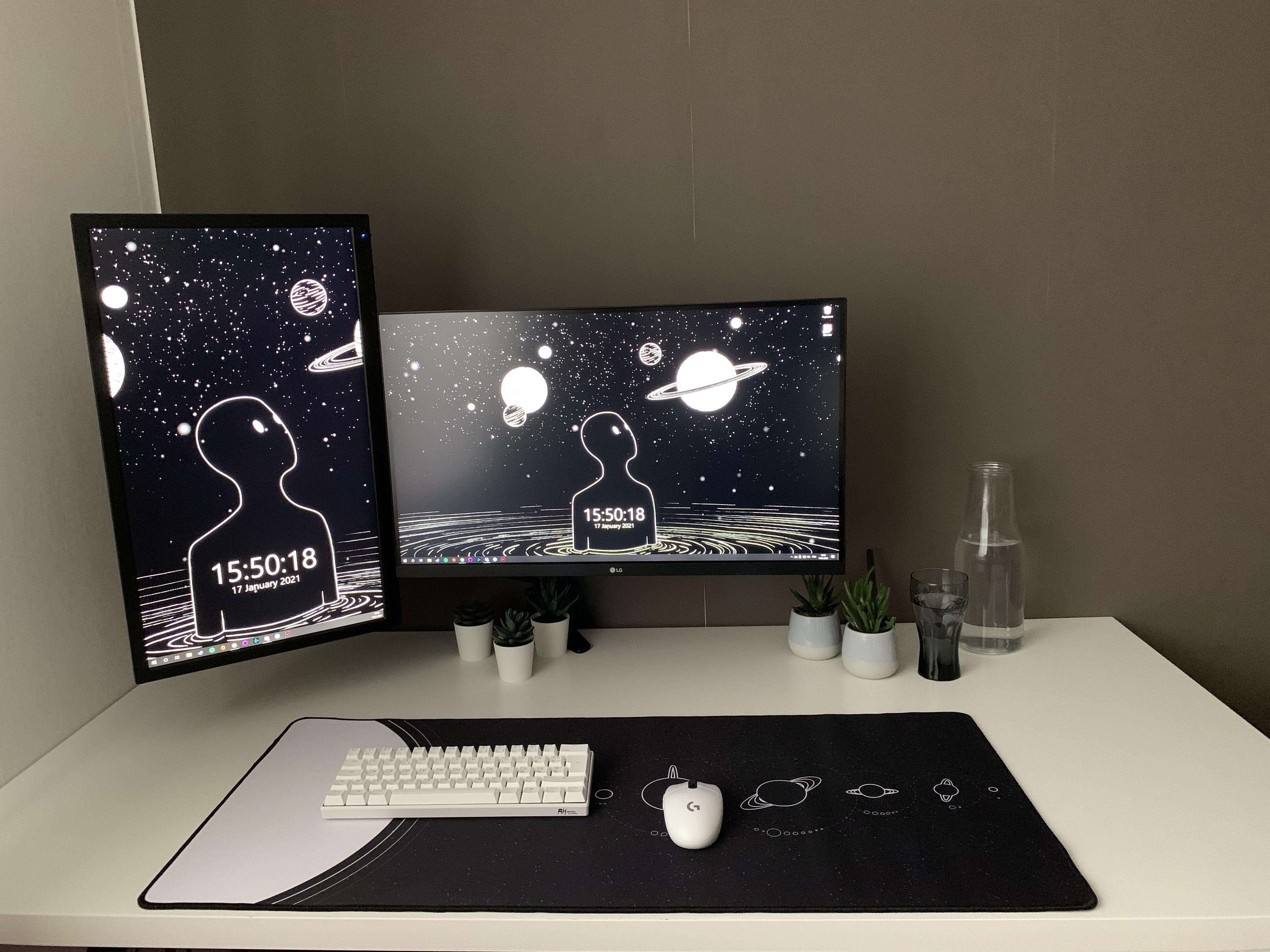 black and white minimal setup | Scrolller