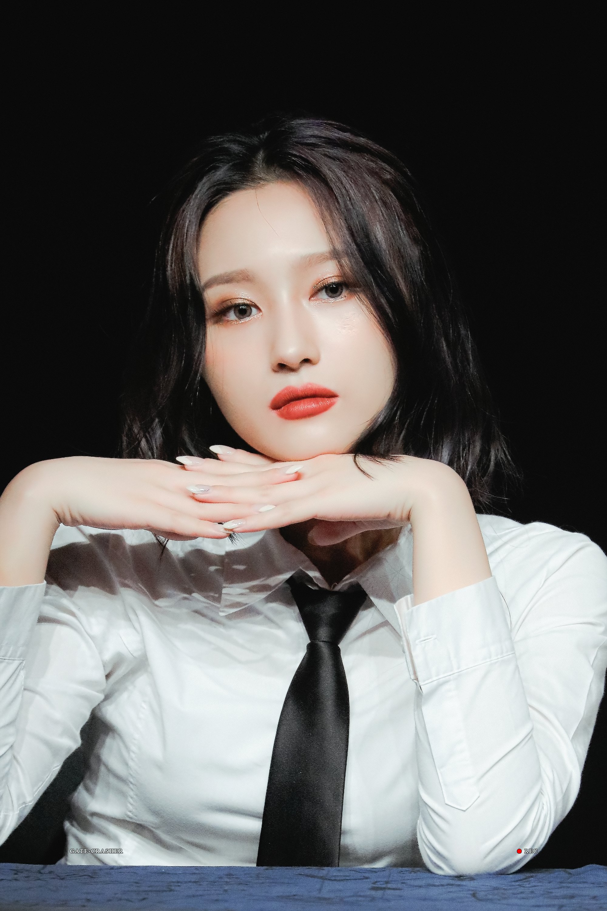 Black and white Siyeon | Scrolller