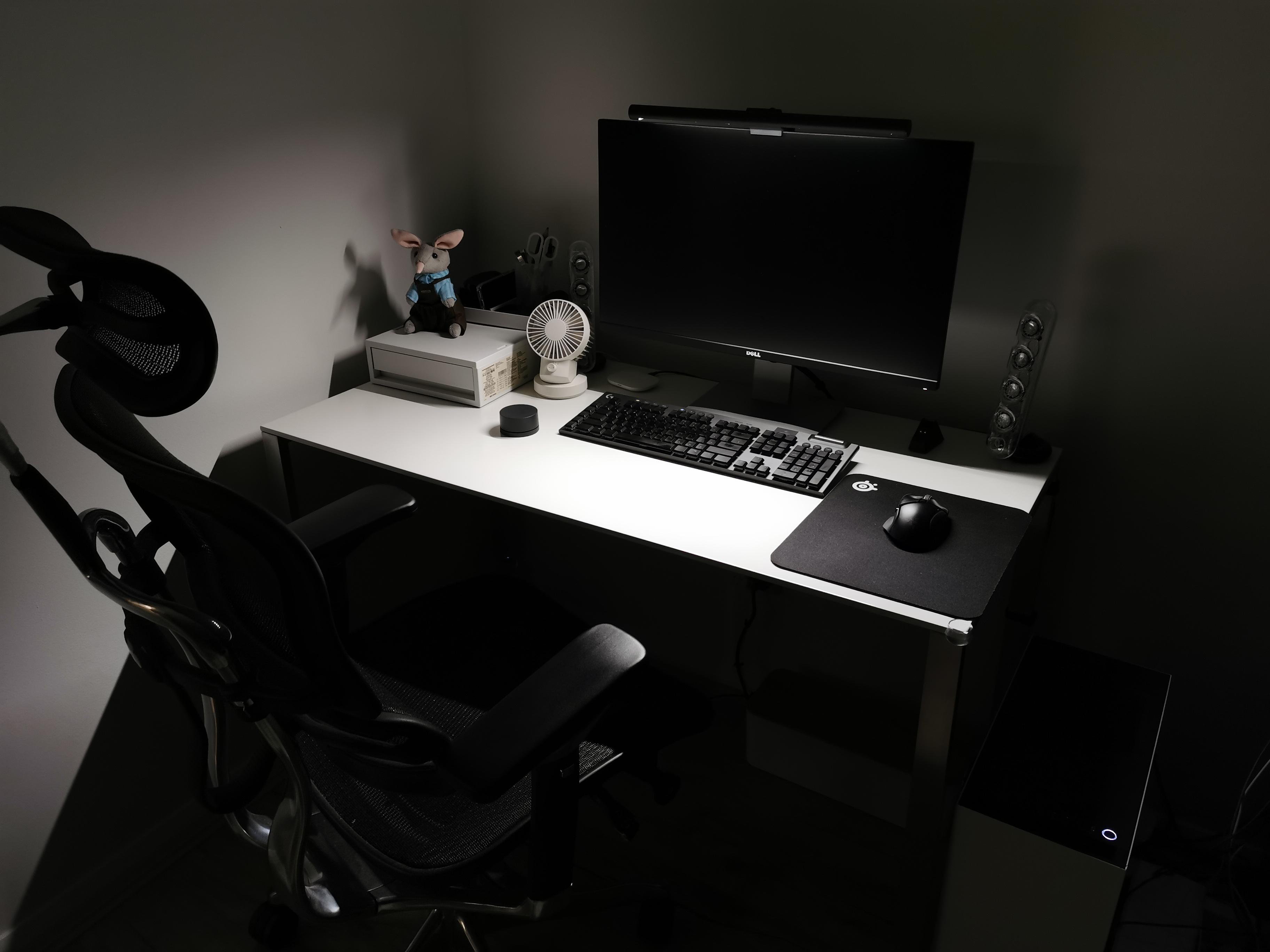 Black and white theme. Sort of. | Scrolller