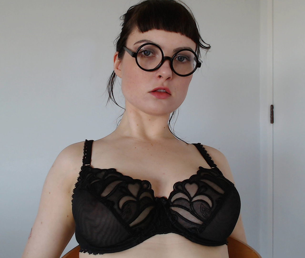 Black bra and glasses | Scrolller
