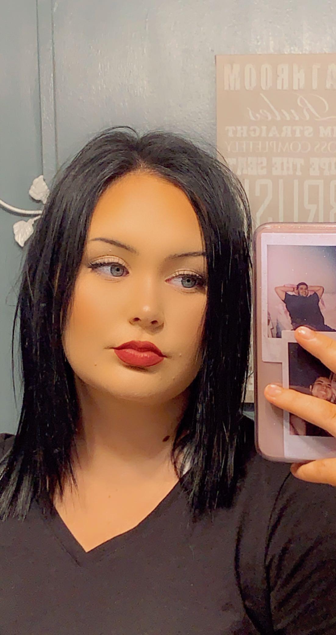 Black hair + red lips = | Scrolller