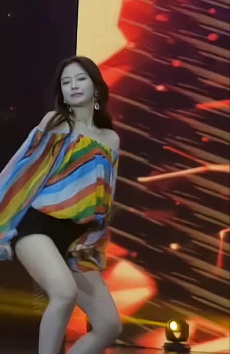 BLACKPINK - JENNIE | Scrolller