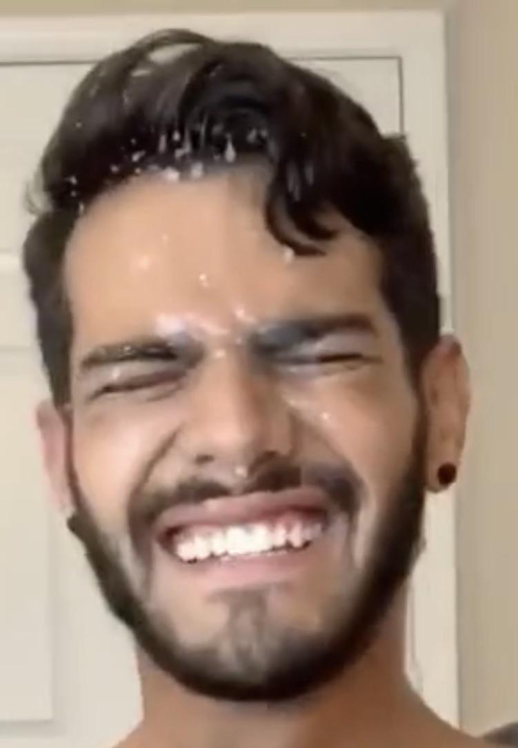 Blinded Selfie Facial | Scrolller