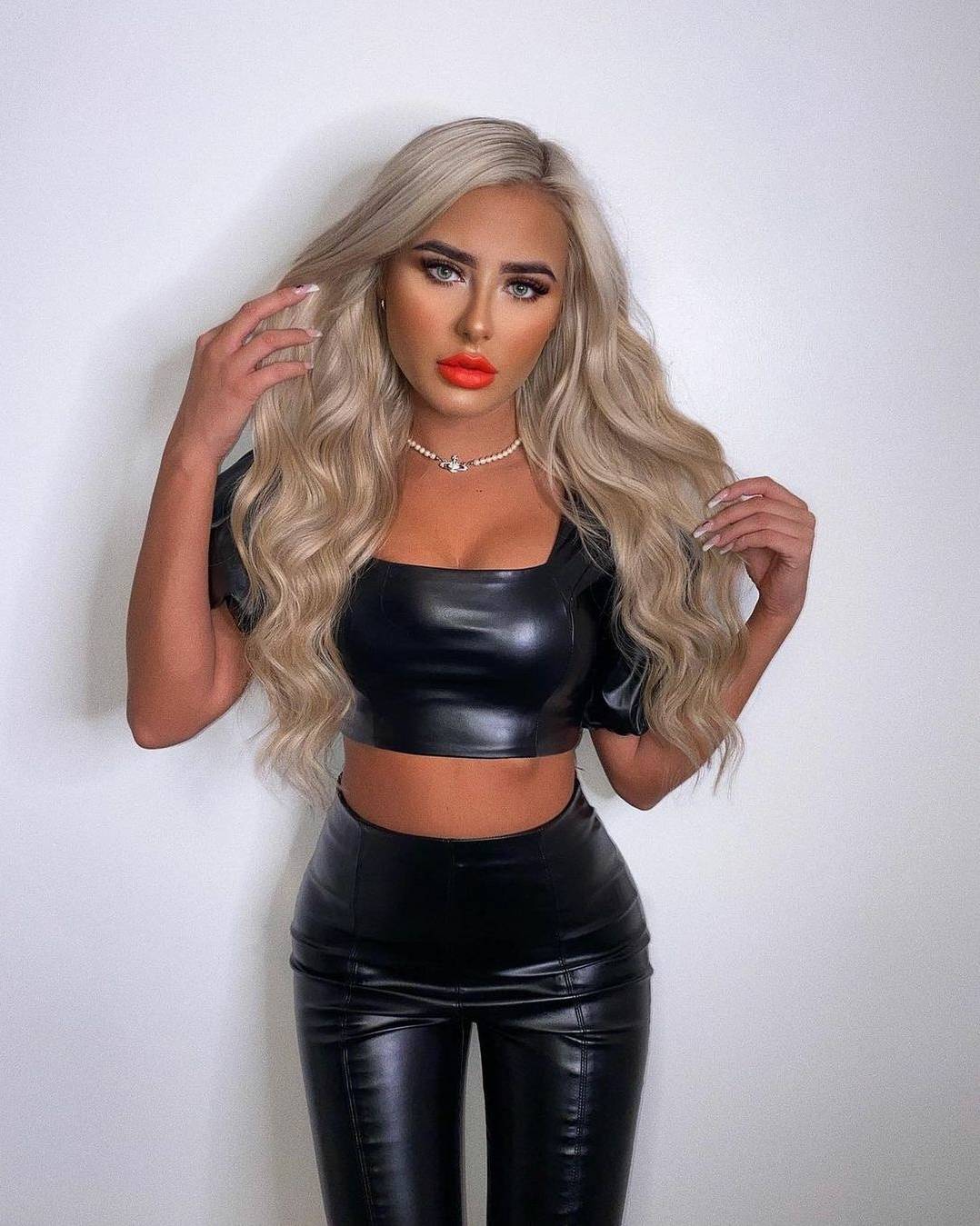 Blonde leather and red lip stick perfect combination | Scrolller