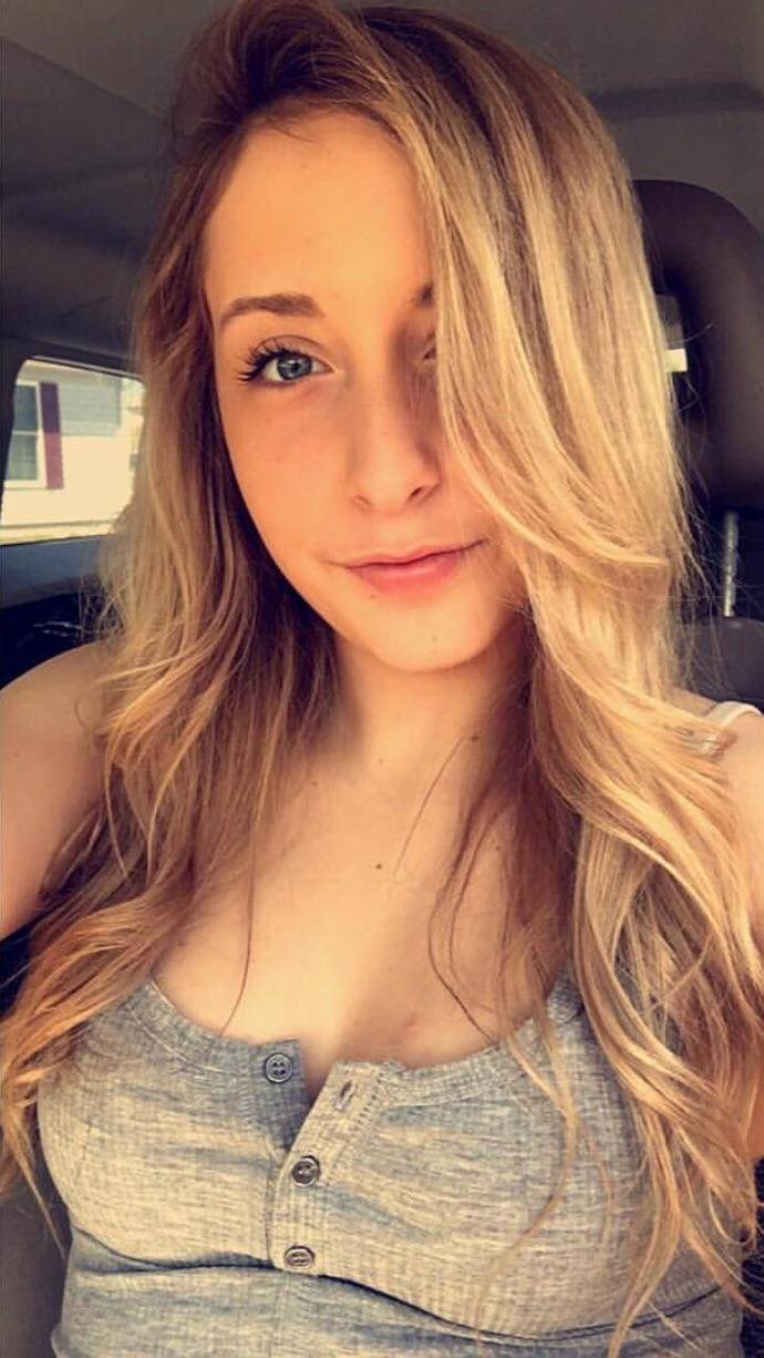 Blonde unbuttoned | Scrolller