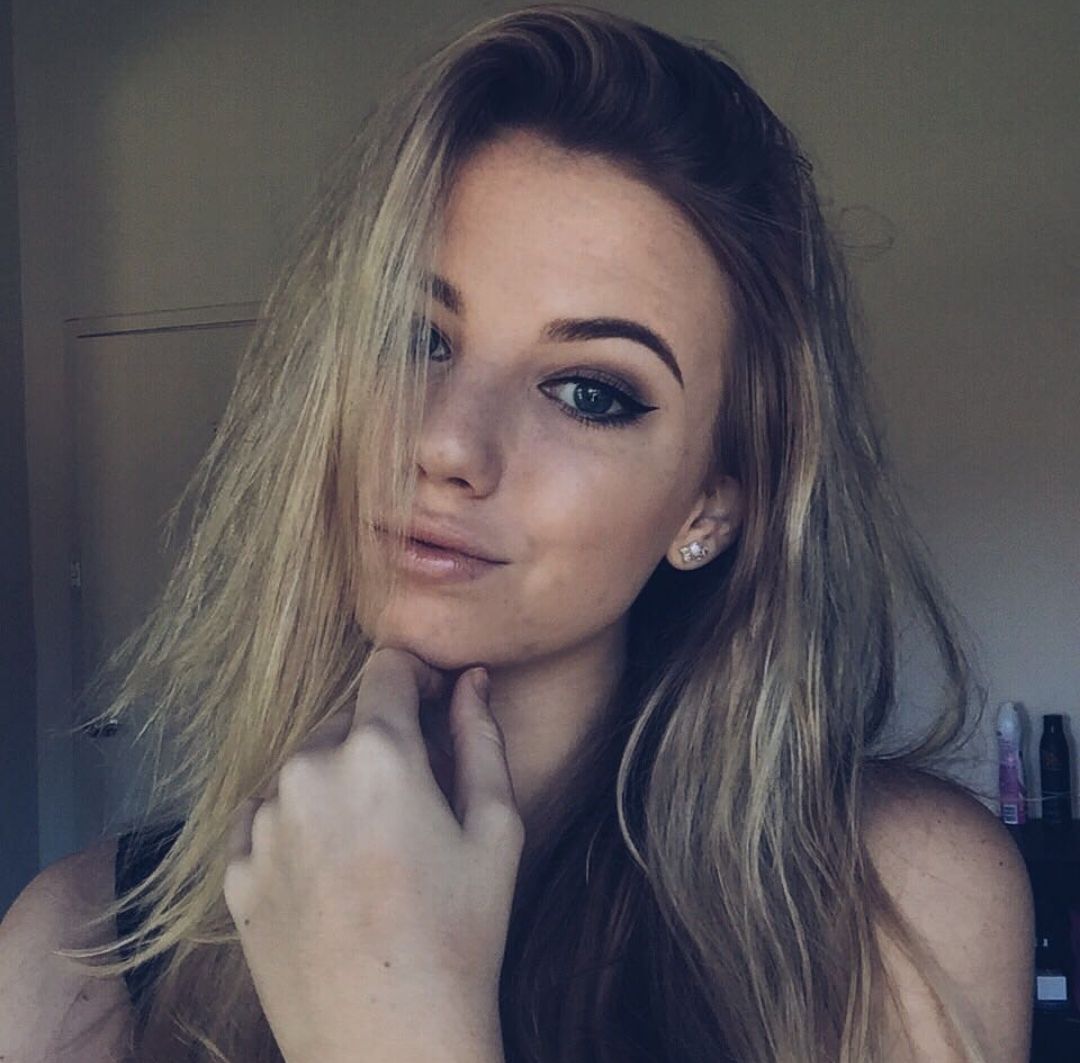 Blonde with Lovely Lips | Scrolller