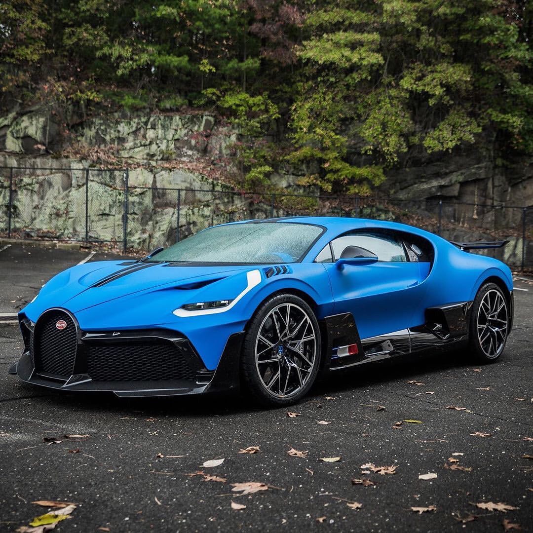 Blue Bugatti Divo | Scrolller