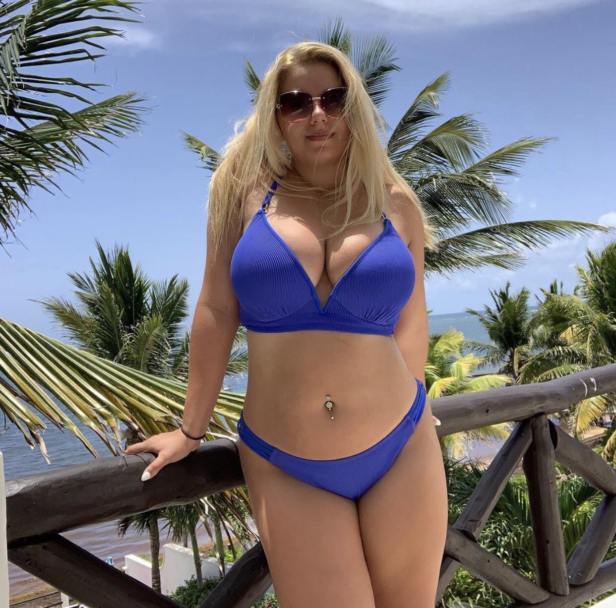 Blue is her color | Scrolller