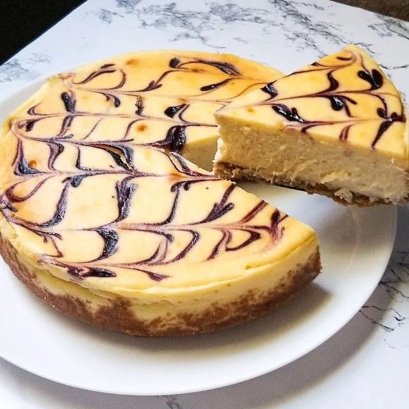 Blueberry swirl cheesecake | Scrolller