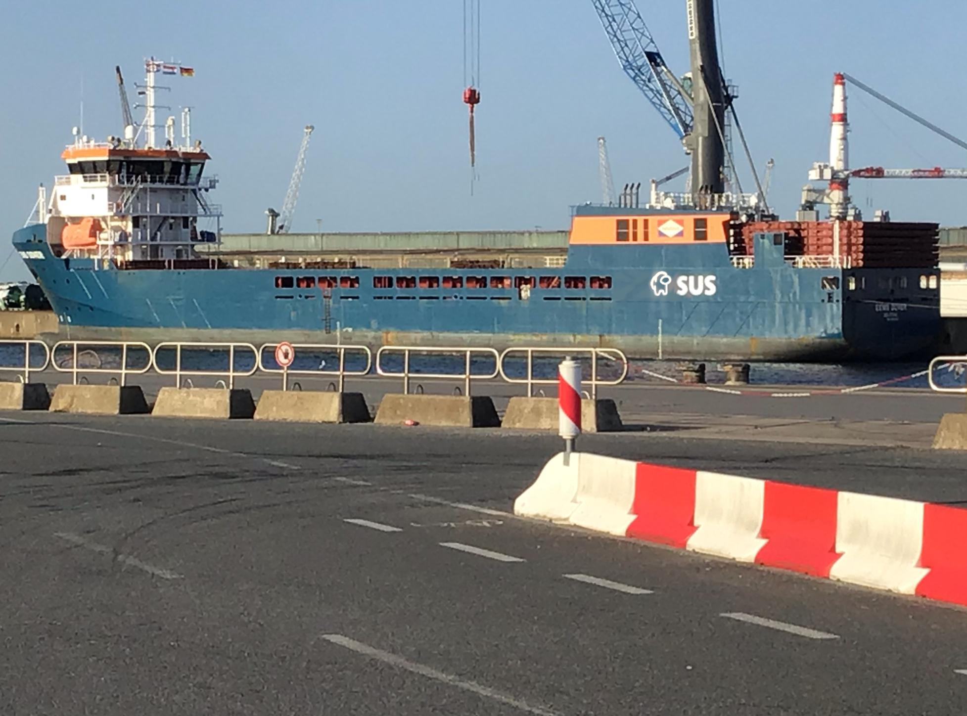 Blursed_ship | Scrolller