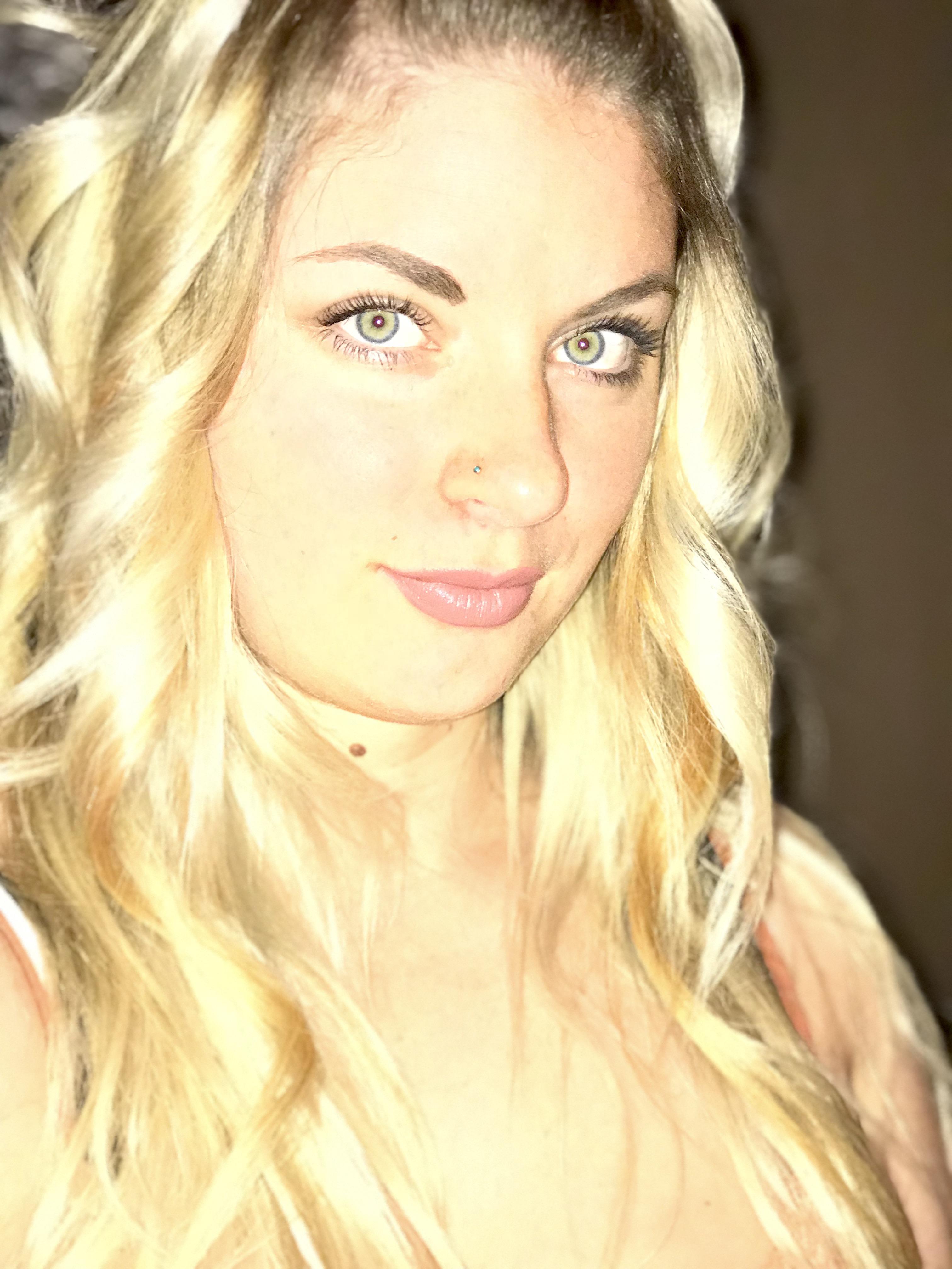 Bombshell 💚💣 | Scrolller