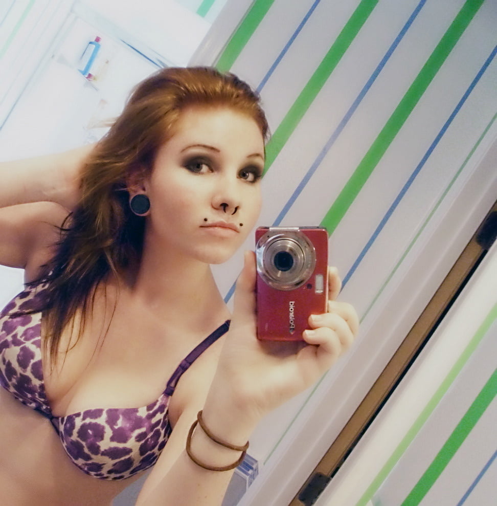 Bombshell bra diva | Scrolller