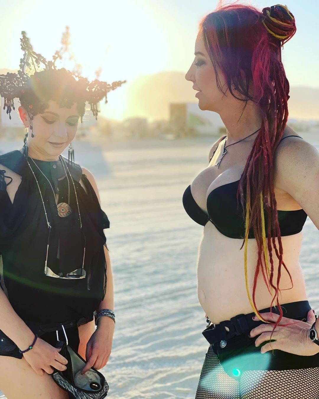Bombshells at burning man | Scrolller