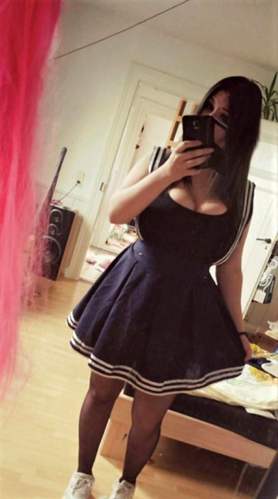 Bombshells | Scrolller