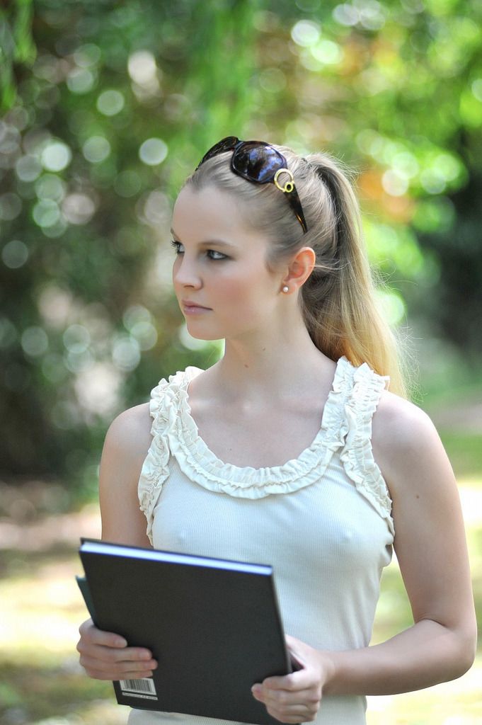 Boobs and books | Scrolller