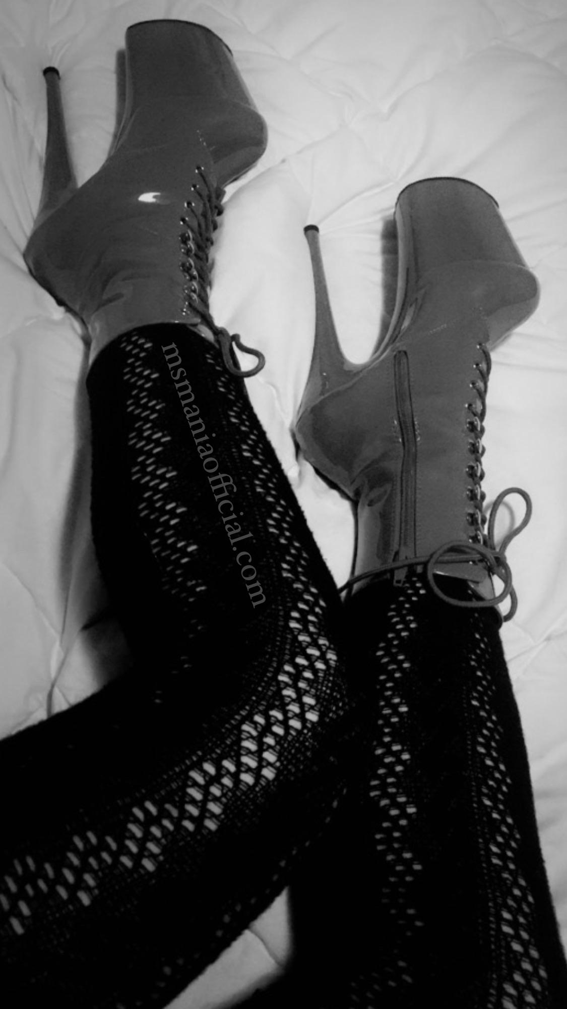 Boot worship. | Scrolller