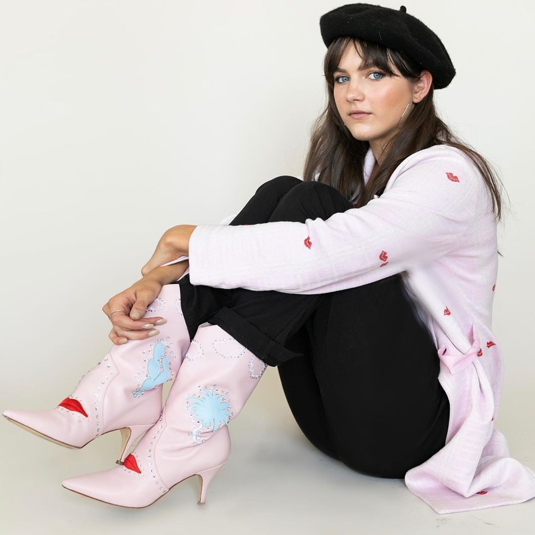 Boots and beret | Scrolller