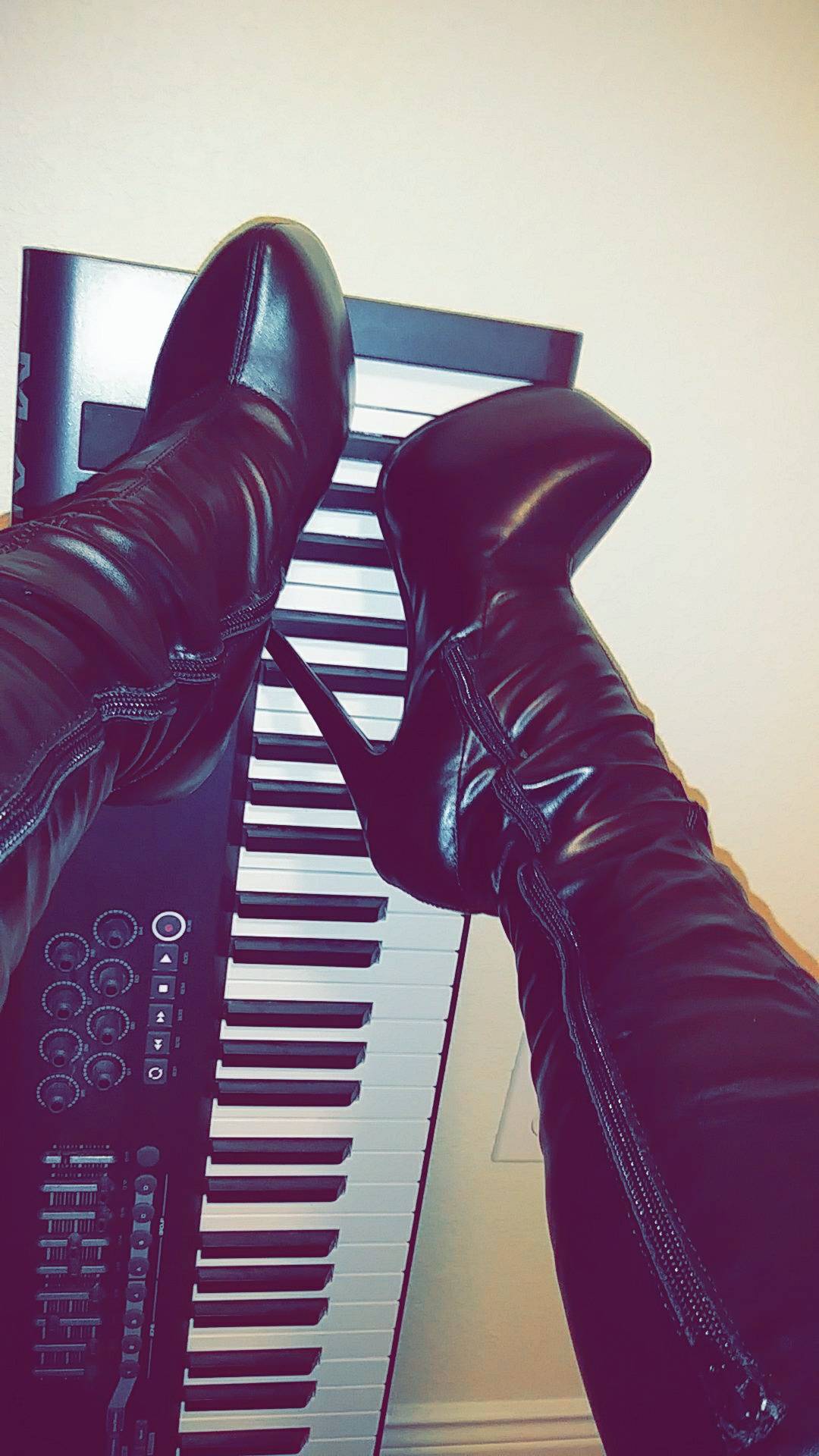 Boots up! | Scrolller