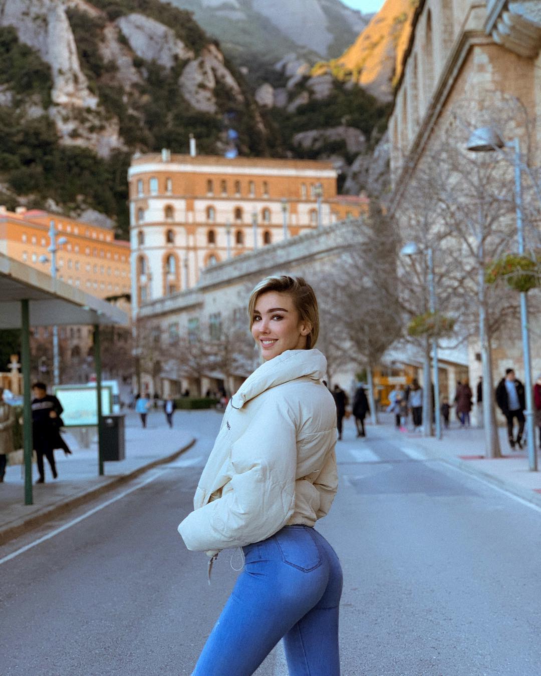 Booty in jeans~! | Scrolller