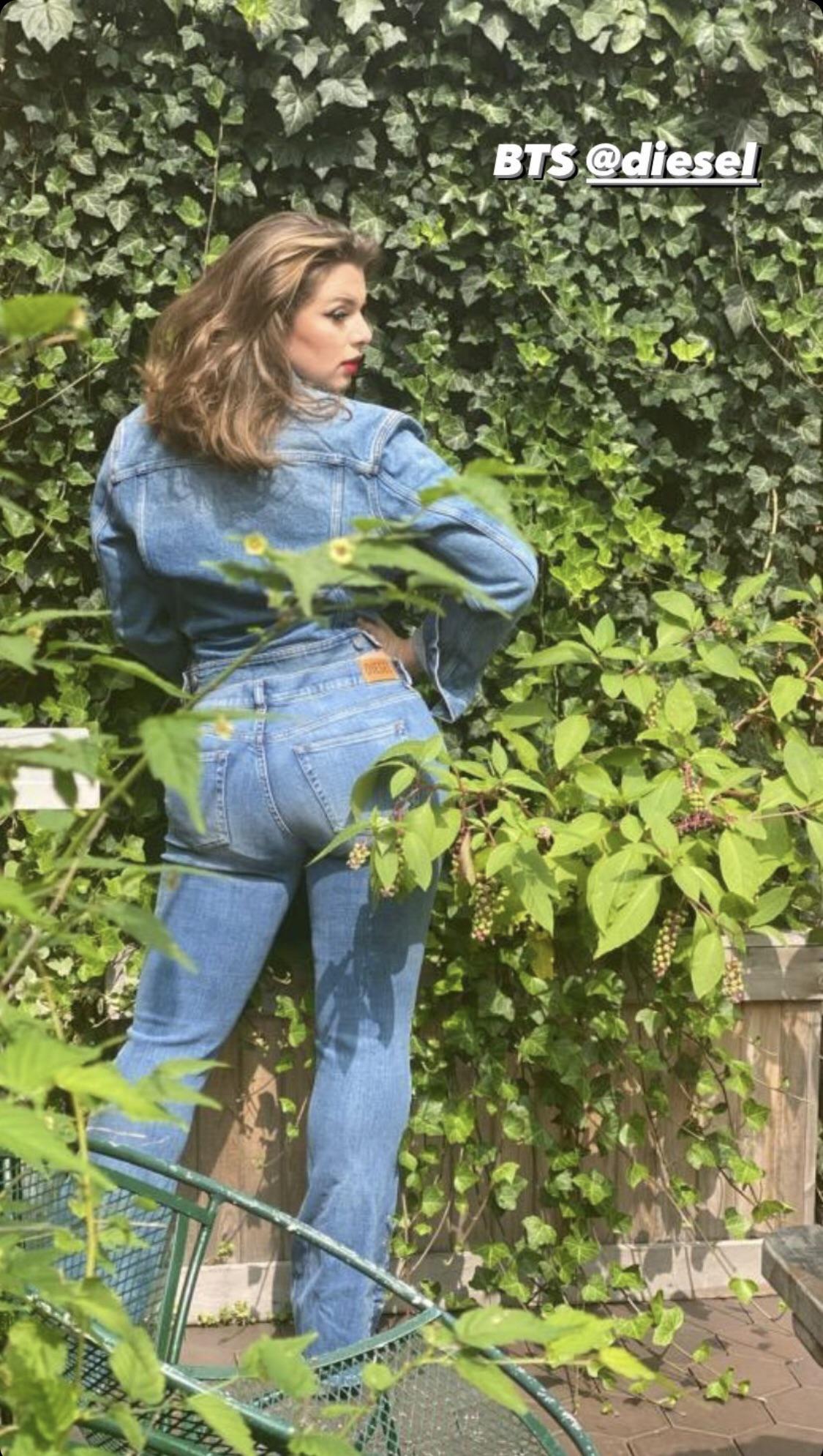 Booty in jeans | Scrolller