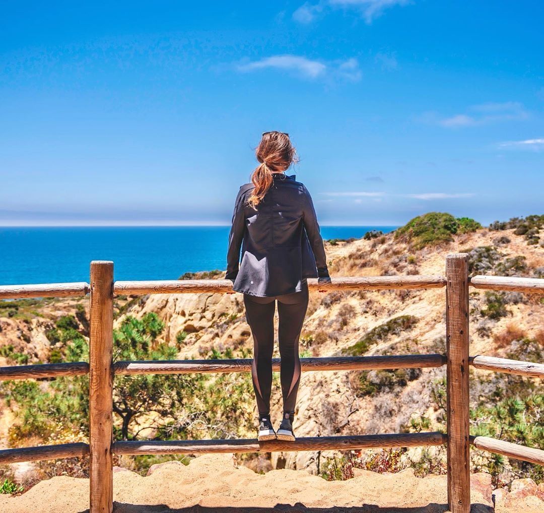 Booty peeking out | Scrolller