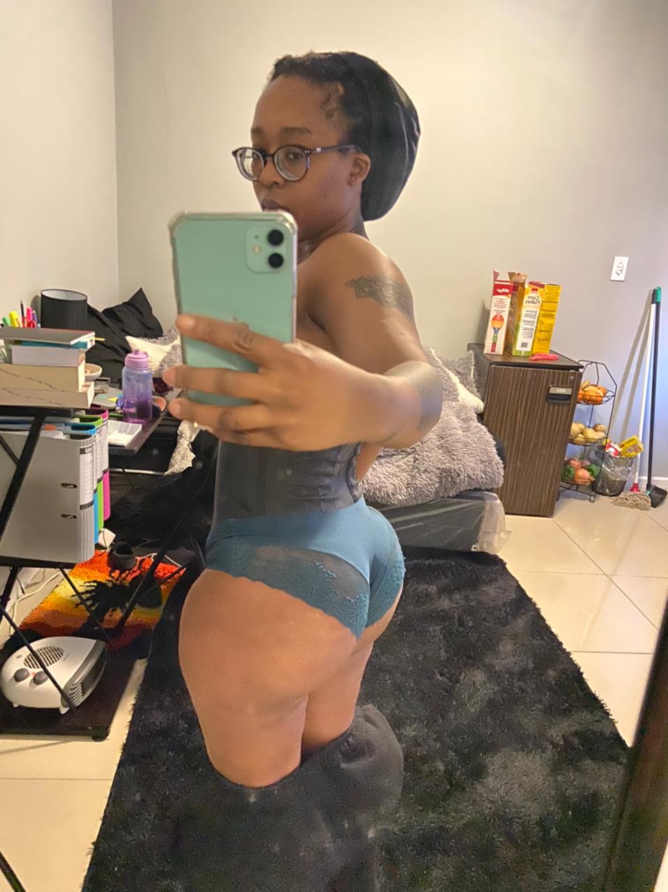 Booty starting to pop | Scrolller