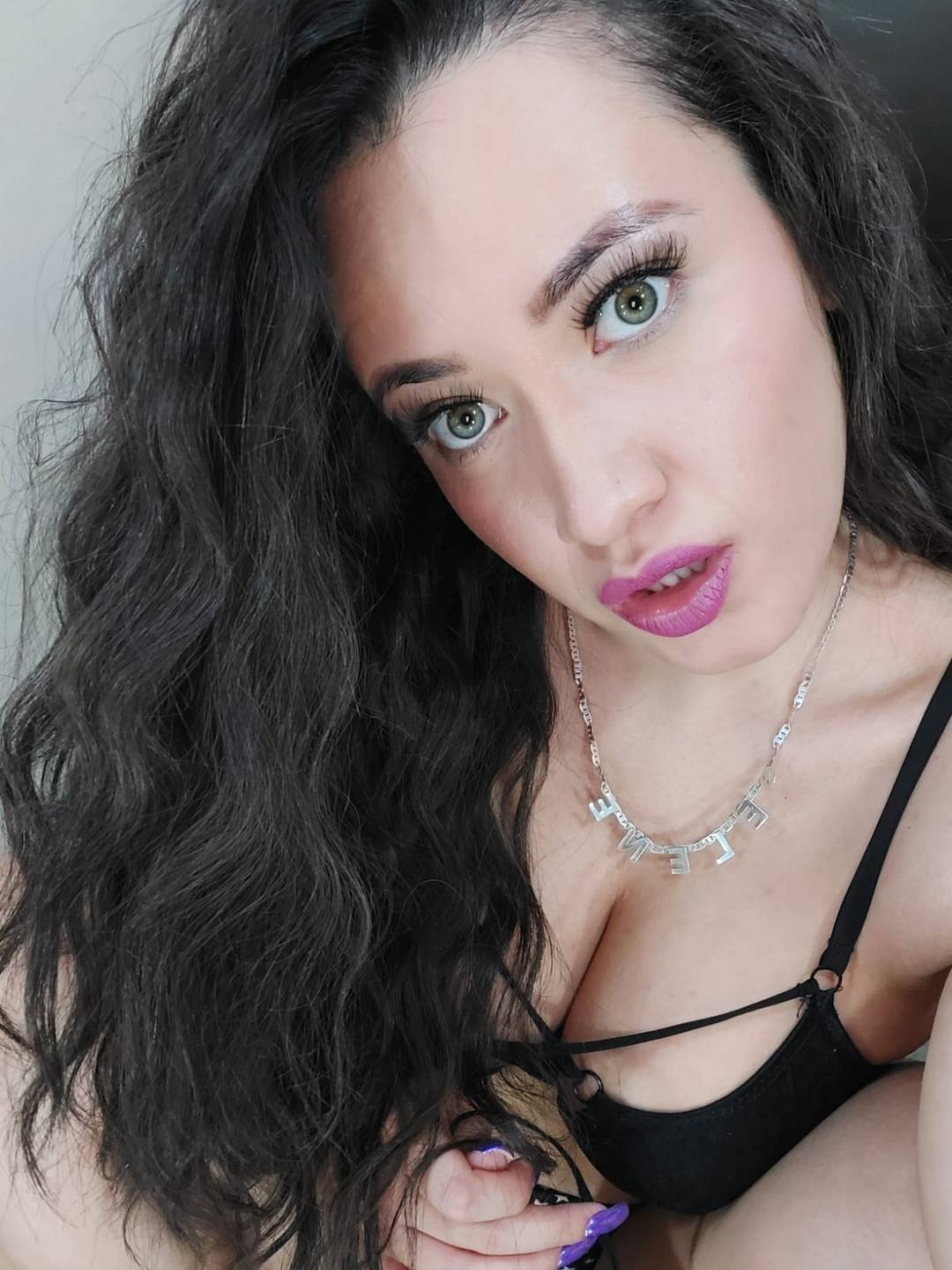 Boquita mamadora tiene selene | Scrolller