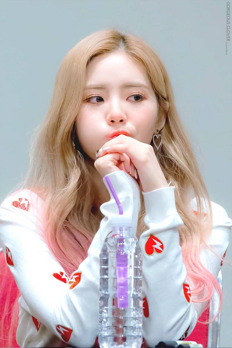 Bored Jiwon | Scrolller