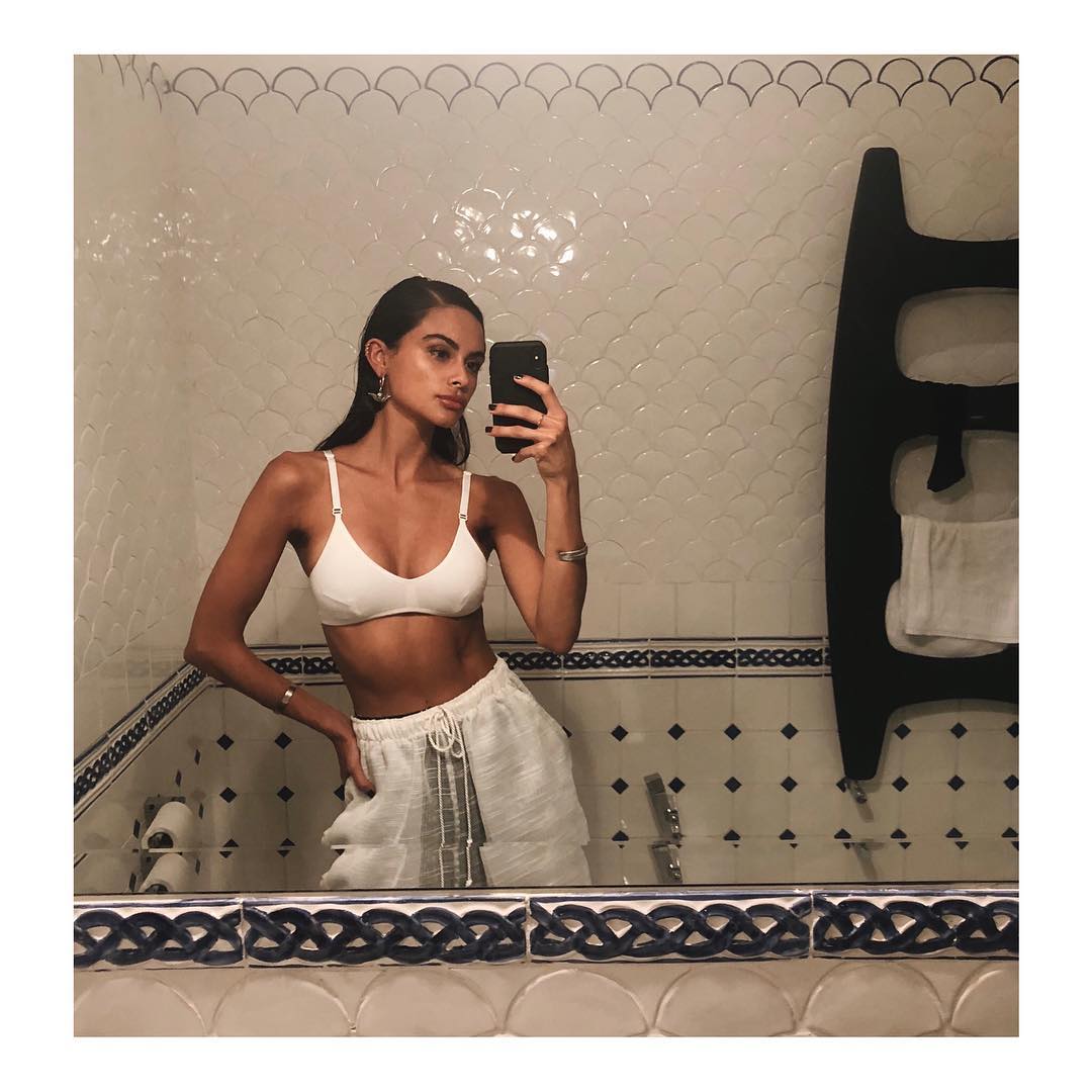 Bra selfie | Scrolller