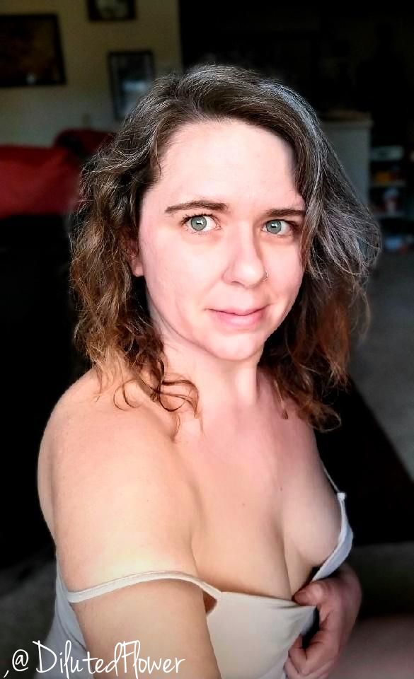 Braless is flawless. 🌼🌼 [F] 31 | Scrolller