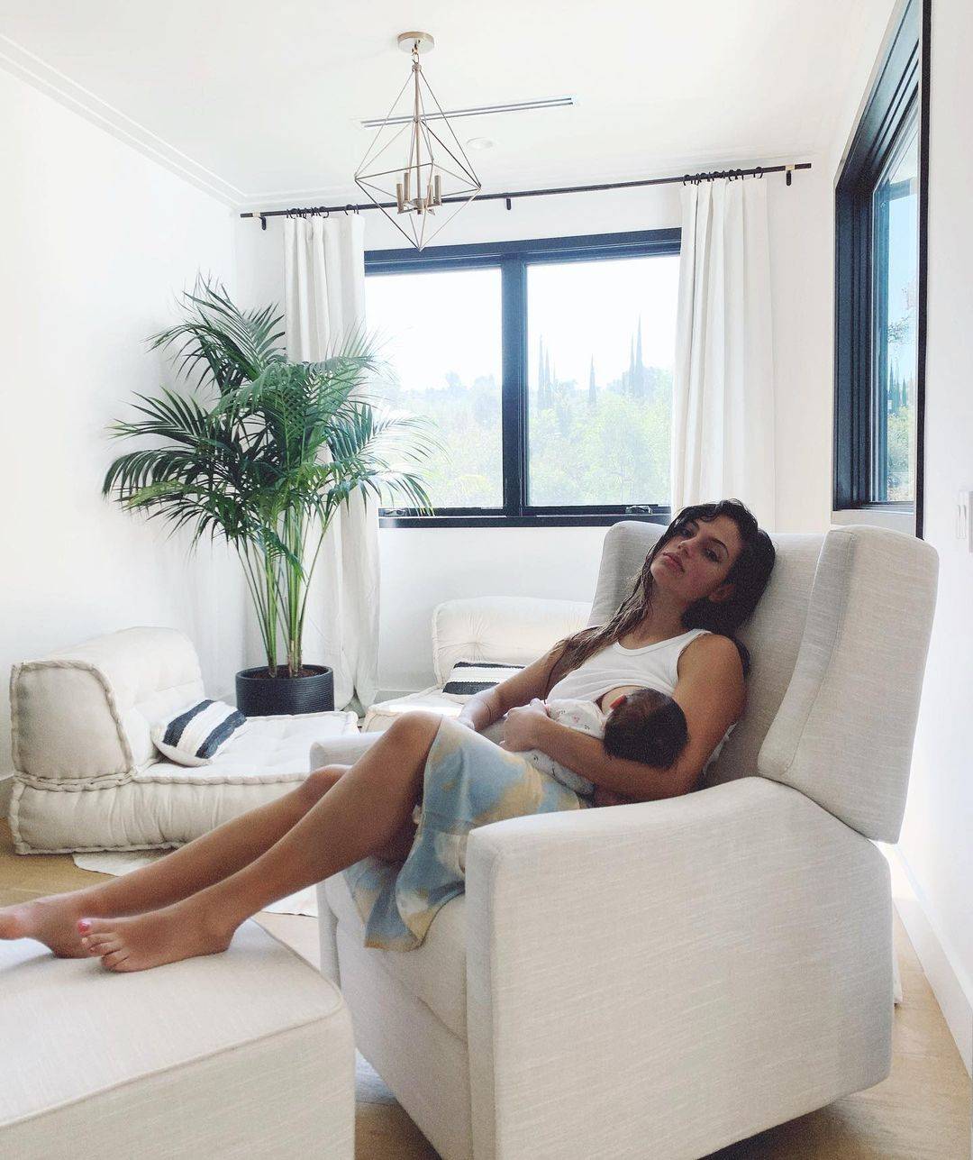 Breastfeeding | Scrolller